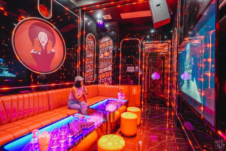 พิกัดที่สายตี้ ห้ามพลาด! Royal Melody KTV Phuket | ไปคนเดียว+