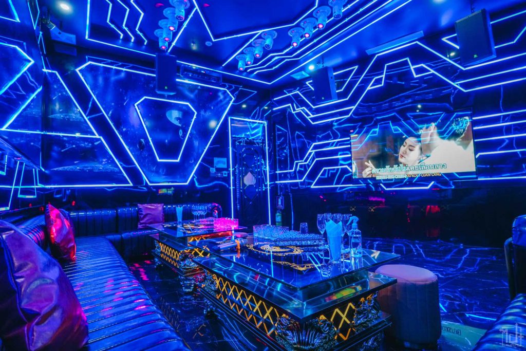 พิกัดที่สายตี้ ห้ามพลาด! Royal Melody KTV Phuket | ไปคนเดียว+